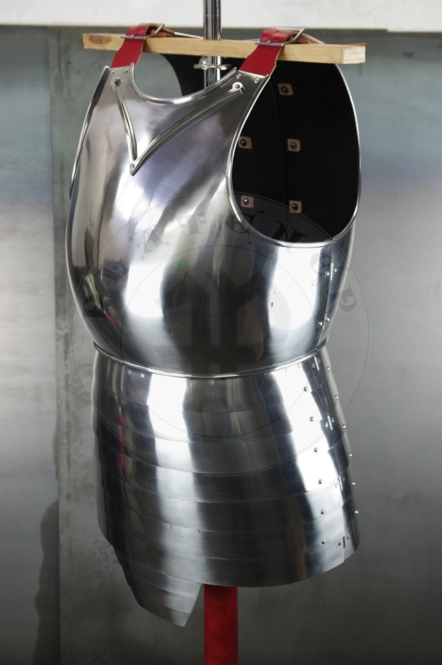 Cuirass with separate skirt in downward lapping lames construction ...